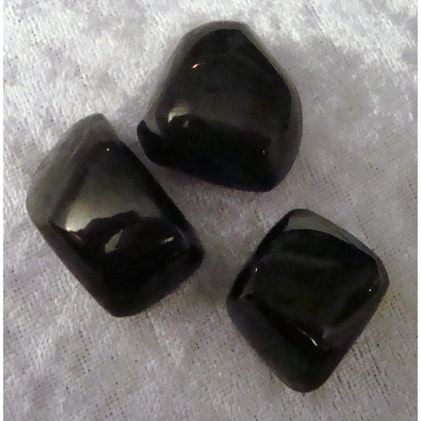 Find Your Center With These 5 Best Crystals for Grounding